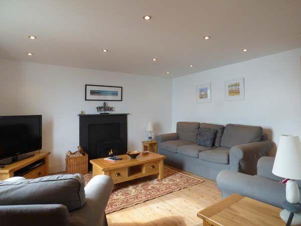 Self catering for up to 6 people – Coverack Village