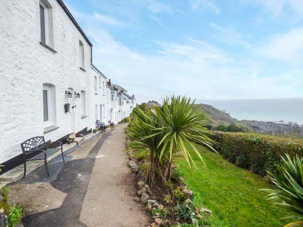 Self catering for up to 6 people – Coverack Village