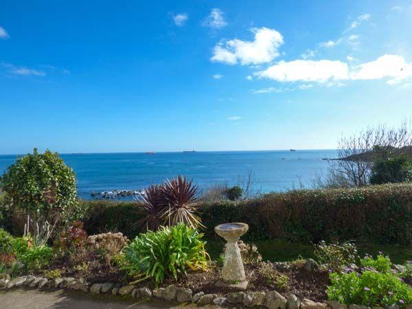 Self catering for up to 6 people – Coverack Village