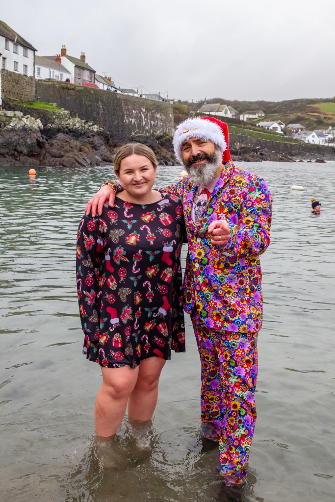 Christmas Swim 2021 – Coverack Village